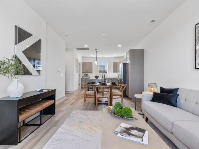 905 Harper Lndg