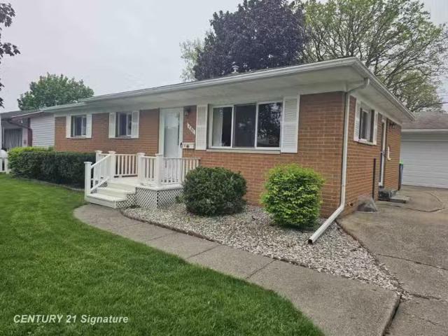 905 OAKVIEW DR, SAGINAW, MI 48604 Single Family Residence For.