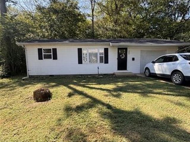 905 Maple St, Doniphan, MO 63935