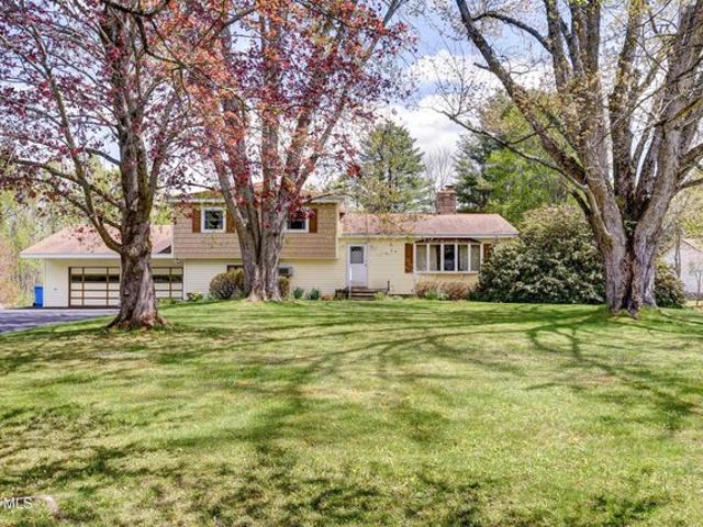 905 Midline Rd, Amsterdam, NY 12010