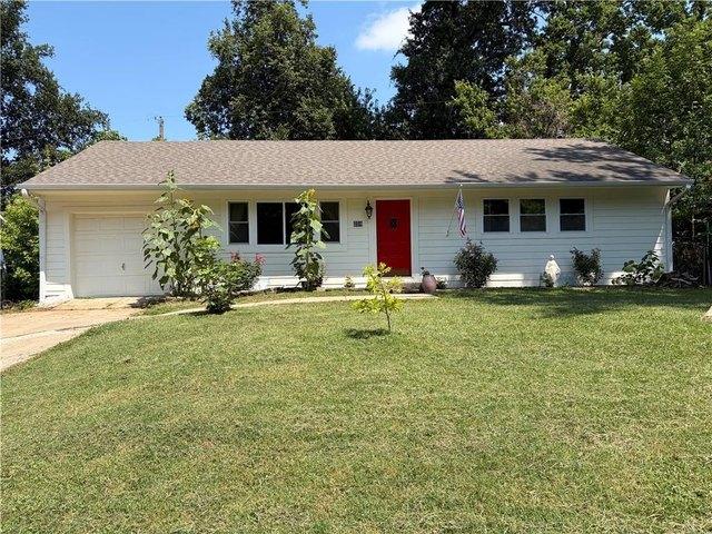 905 N 80th Ter, Kansas City, KS 66112