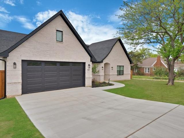 905 N Trinity St, Decatur, TX 76234