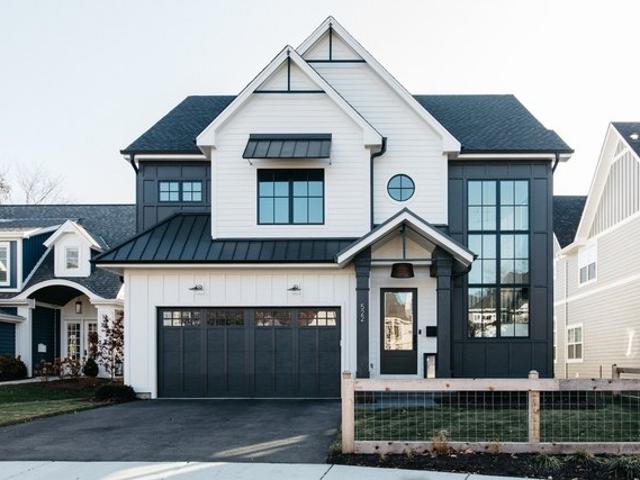 905 N Webster St, Naperville, IL 60563