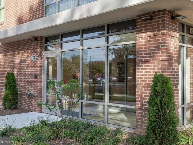905 N Jackson # 204