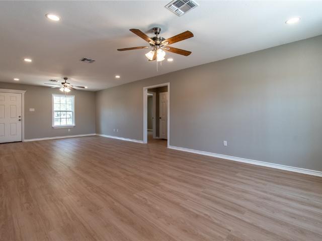905 N Pearl St, Rockport, TX 78382 | MLS #470382 | Compass
