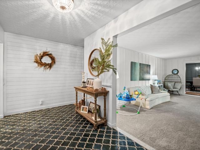 905 N Southernview Drive