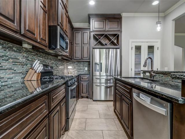 905 NW 189th Circle