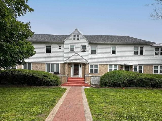905 S 5th Ave, Clinton, IA 52732