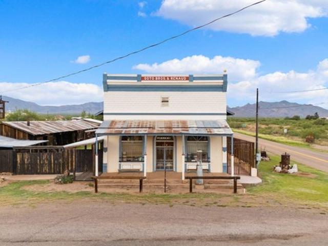 905 S Ghost Town Trl, Pearce, AZ 85625