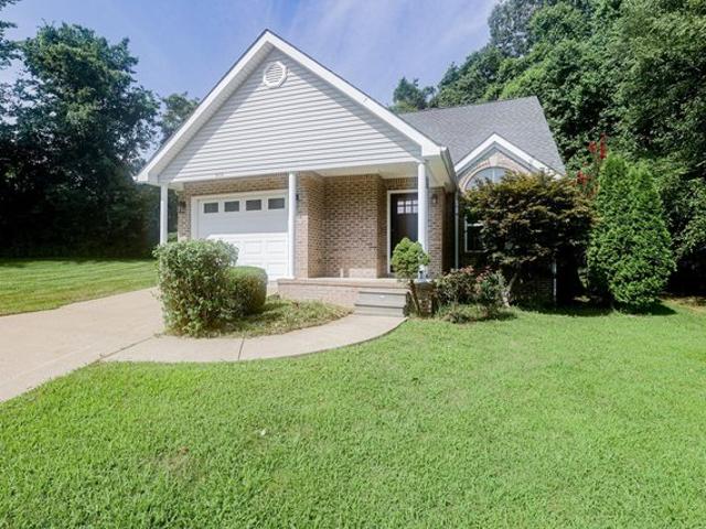 905 Stonebrook Ct, Paducah, KY 42003