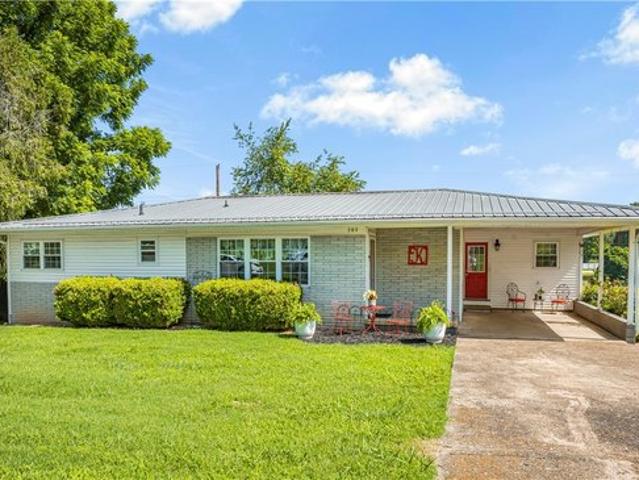 905 Sunset Ln, Harrison, AR 72601