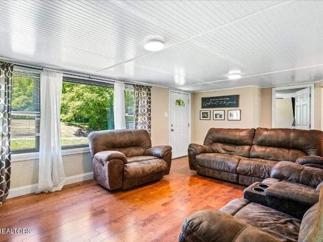 905 Pinecrest Rd