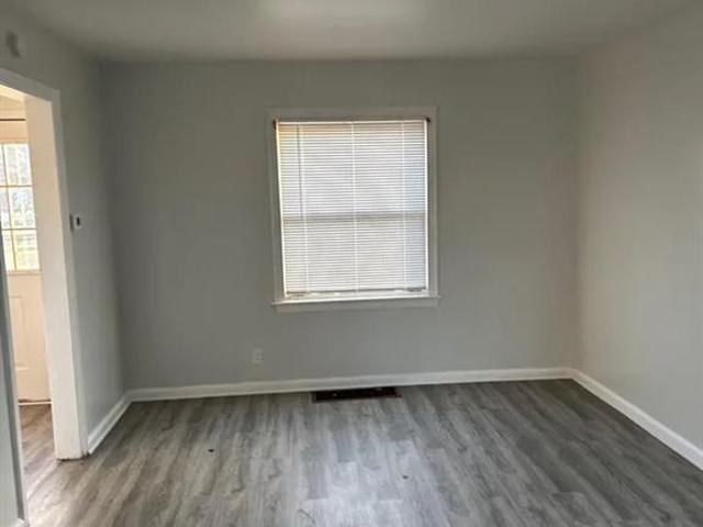 905 Pleasant Street