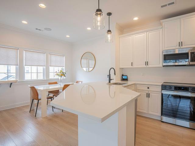 905 Renaissance Court