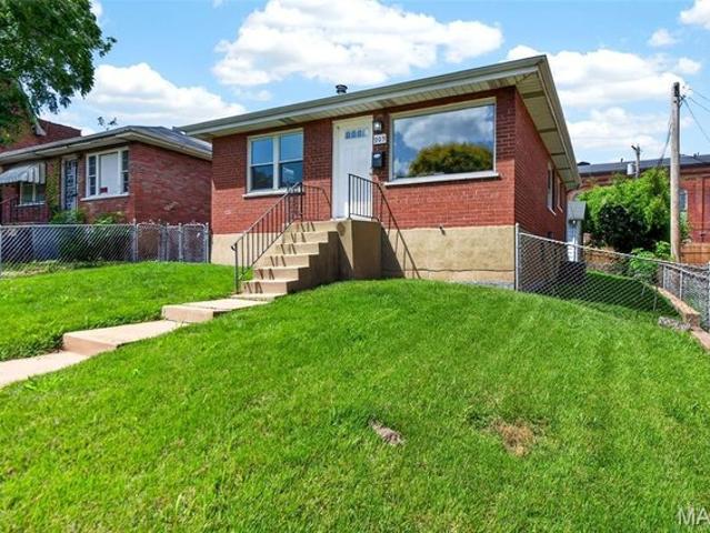 905 Russell Blvd, Saint Louis, MO 63104