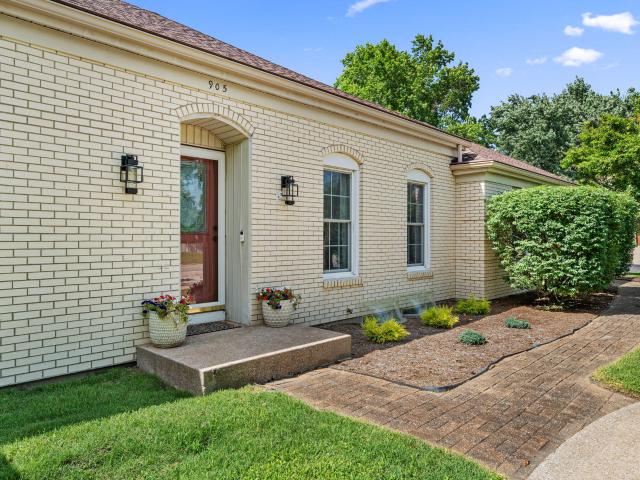 905 w green meadows rd