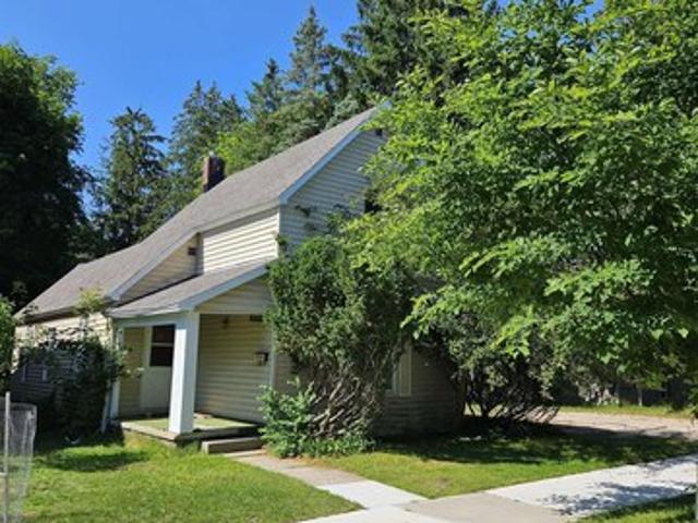 905 W Seventh St, Traverse City, MI 49684