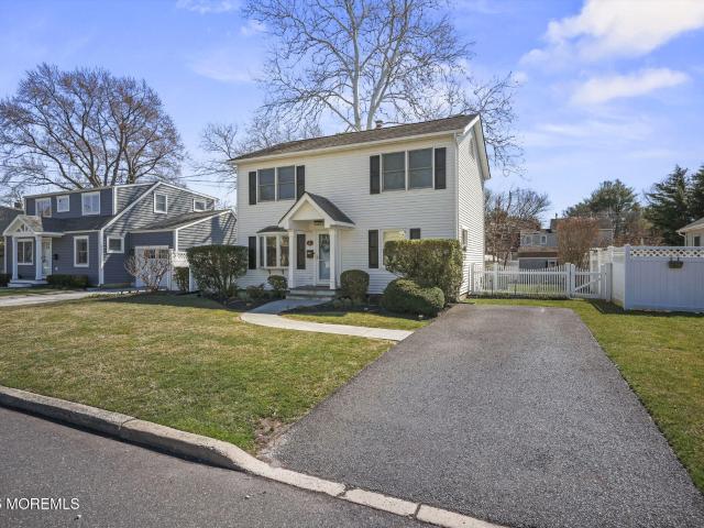 905 Woodcrest Drive