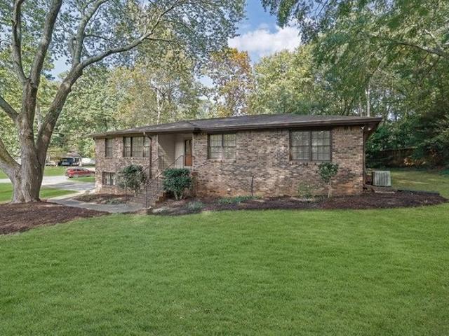 905 Tanglewood Trl, Woodstock, GA 30189