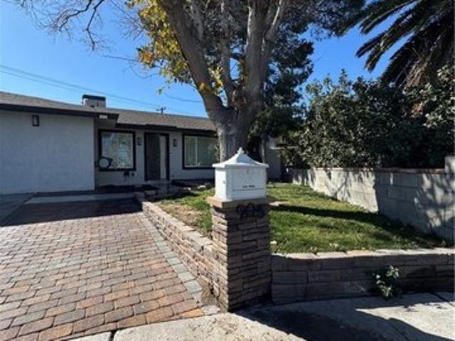 905 Vaughn St, Las Vegas, NV 89101