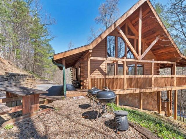 905 Valley Drive, Gatlinburg, TN 37738