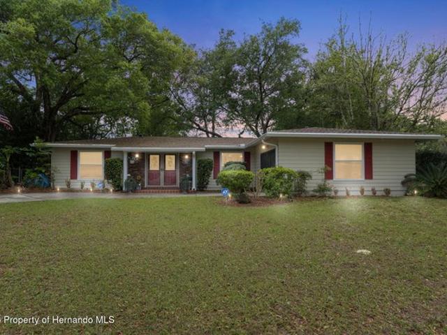 9066 N Golfview Dr, Citrus Springs, FL 34434