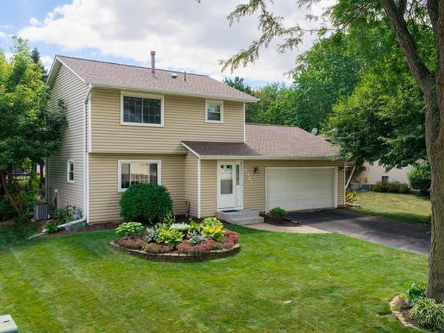 9067 75th St S, Cottage Grove, MN 55016