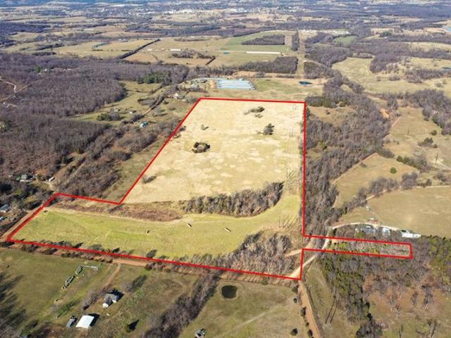 9068 County Rd, Green Forest, AR 72638