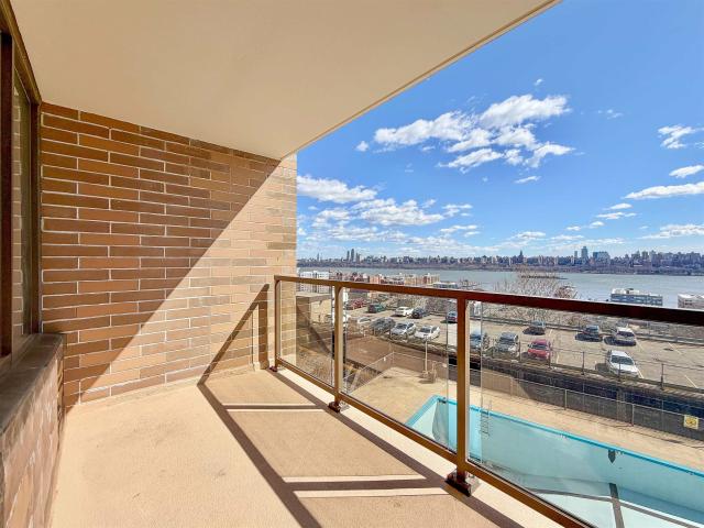 9060 Palisade Ave # 307