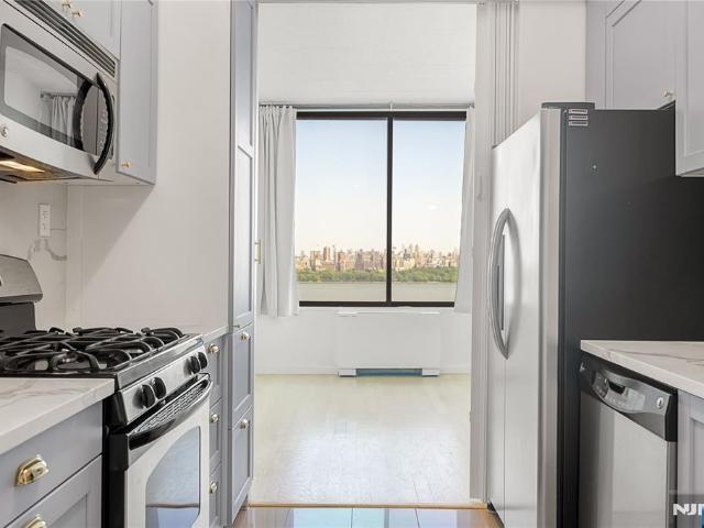 9060 Palisade Avenue # 404