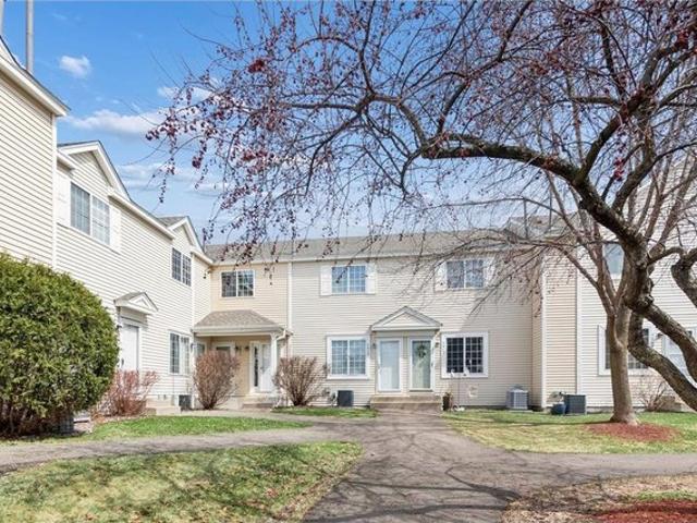 9060 Scarlet Globe Dr, Eden Prairie, MN 55347