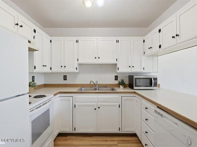 9061 Ashley Cir, Anchorage, AK 99502