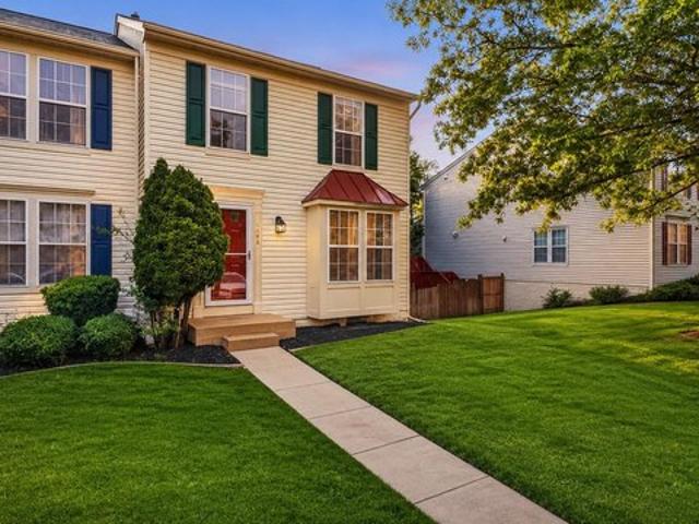 9063 Falcon Glen Ct, Bristow, VA 20136
