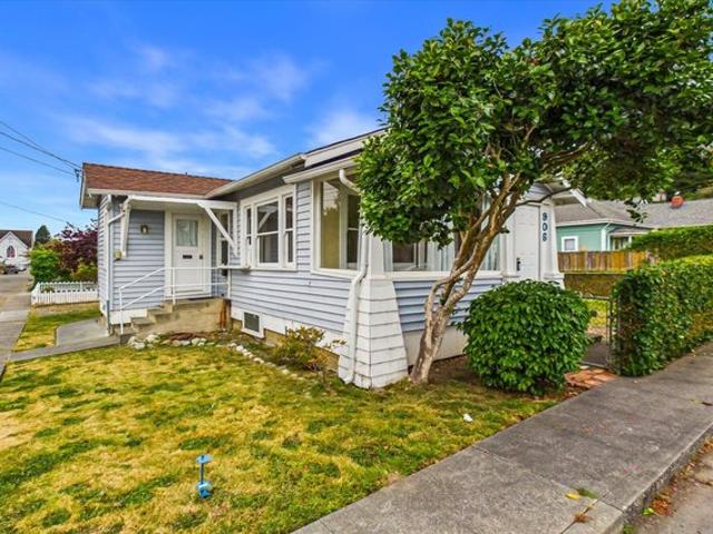 906 11th St, Fortuna, CA 95540