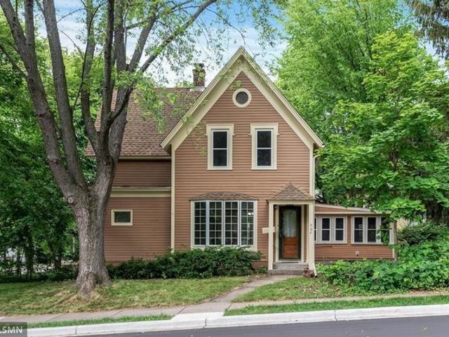 906 4th St N, Stillwater, MN 55082