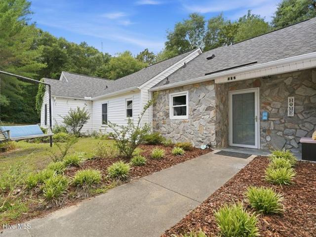 906 Cedar Ct, Aberdeen, NC 28315