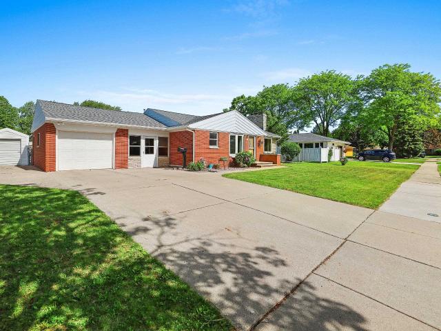906 bluebird street