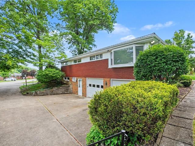 906 Bridge Ave