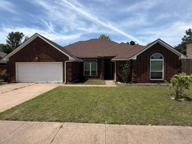 906 Busby Dr, Cedar Hill, TX 75104