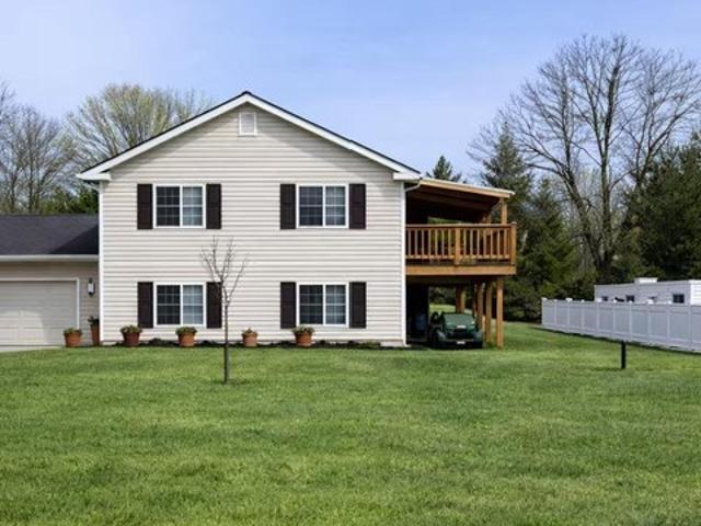 906 Golden Dr, Wisconsin Dells, WI 53965