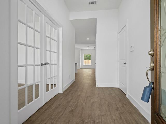 906 Golden Willow
