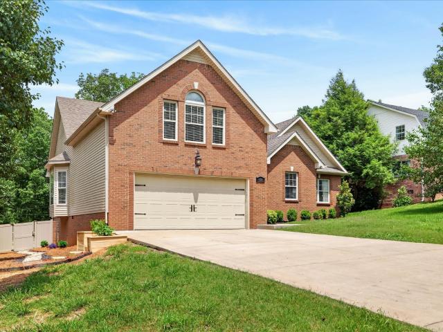 906 Douglas Ln
