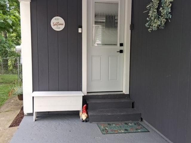 906 Dora Lane