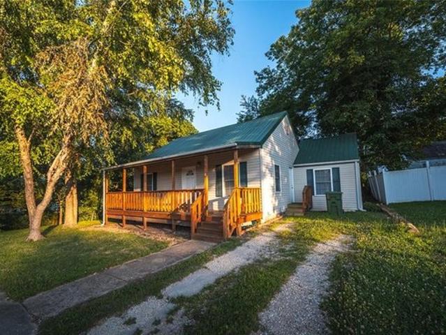 906 E 6th St, Rolla, MO 65401