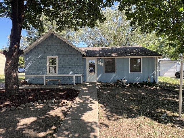 906 E 11th St, Yankton, SD 57078