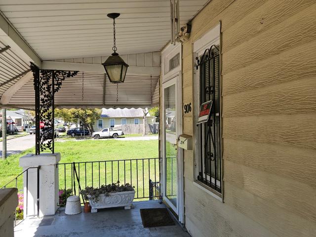 906 E 38th Street