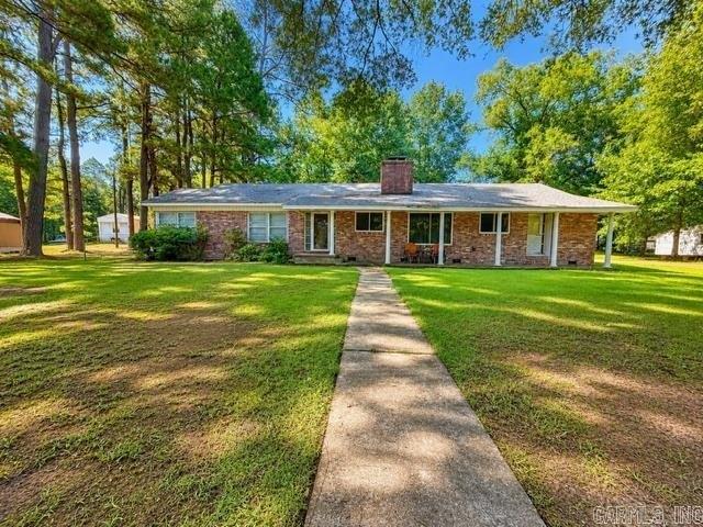 906 E Walnut St, Gurdon, AR 71743