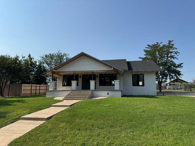 906 E Cheyenne Ave, Canadian, TX 79014