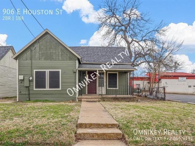 906 E Houston St, 2 beds, 1 full bath