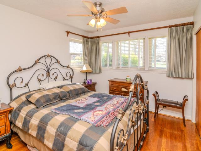 906 East Lakeshore Drive